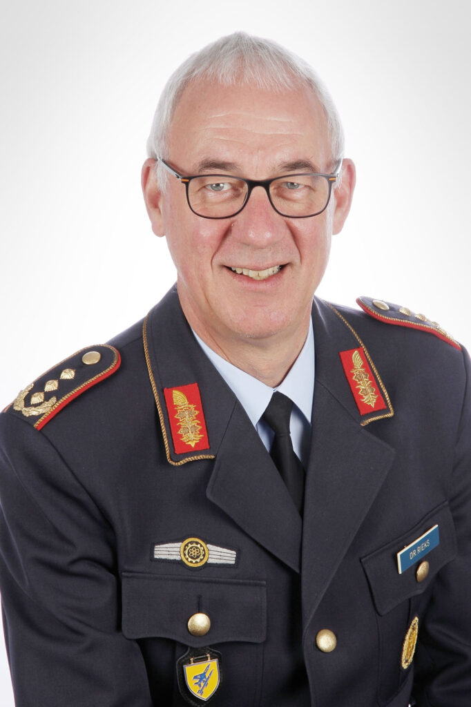 Interview mit Generalleutnant Dr. Ansgar Rieks, Stellvertreter des ...