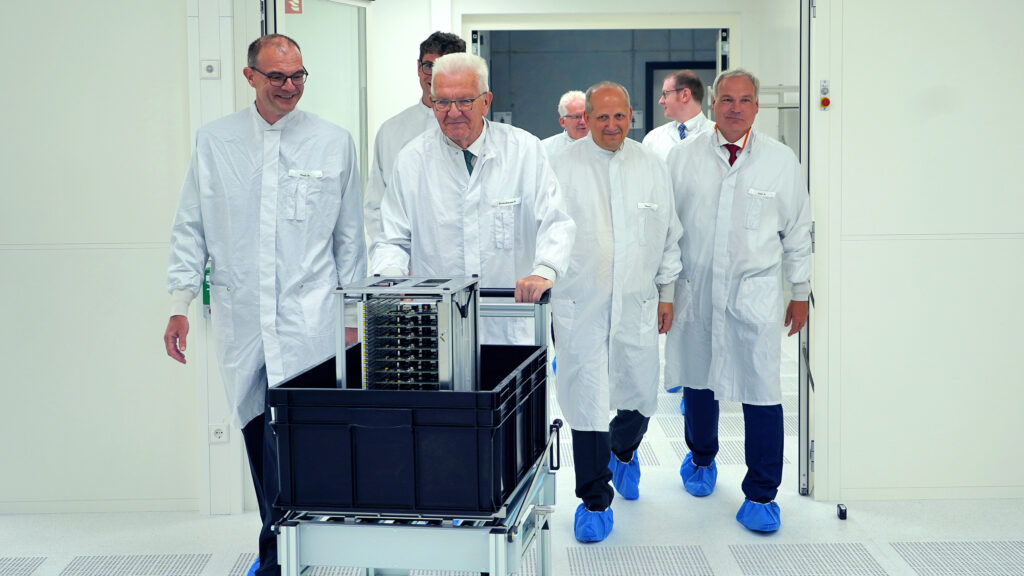 TESAT: Erste Serienproduktion für Laser-Terminals eröffnet