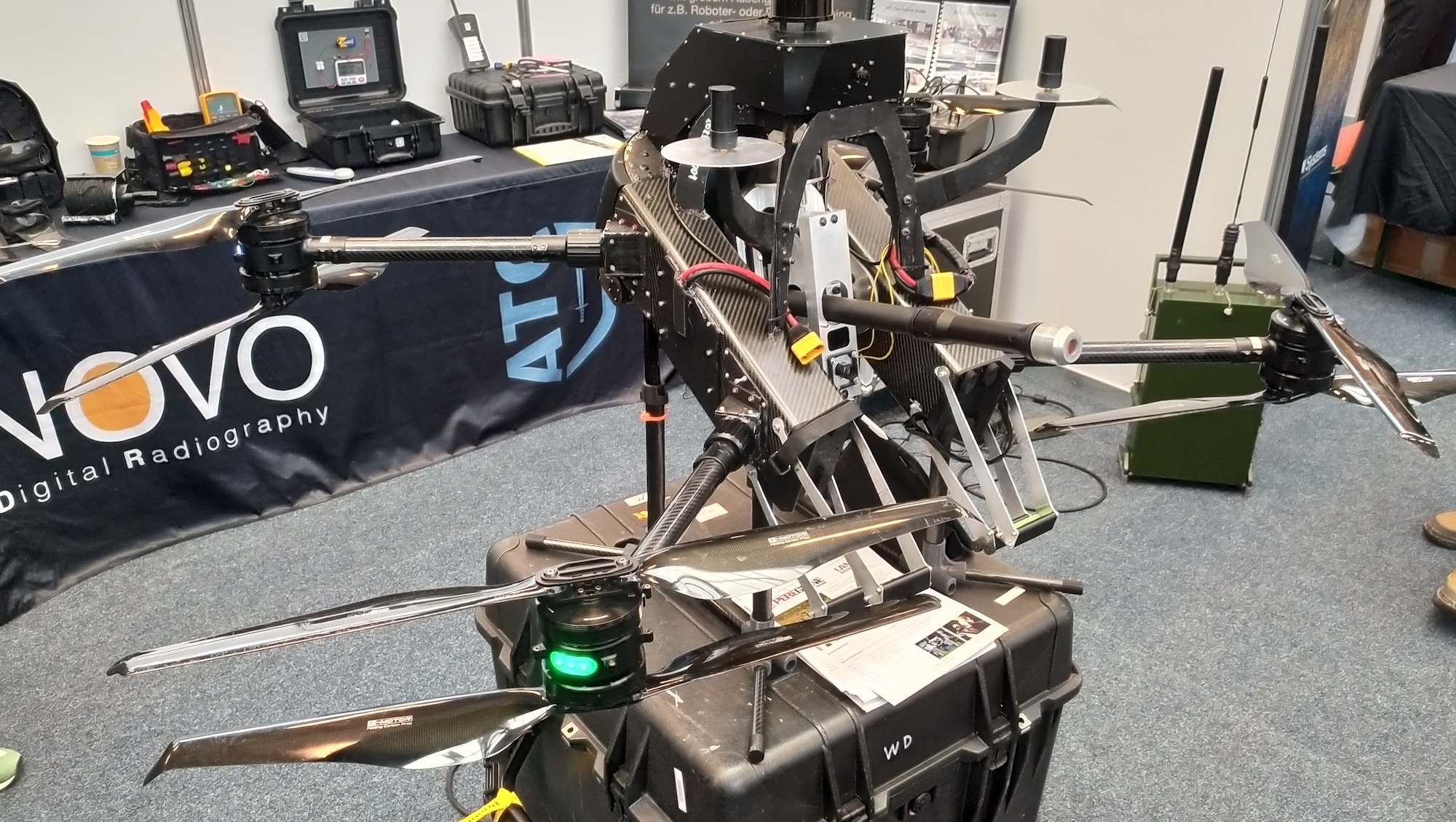 Beim MilEng CoE Industry Day: Schützengraben aus Plastik