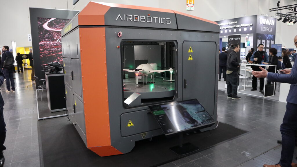 Airobotics – Autonome Drohnensysteme Optimus und Iron Drone